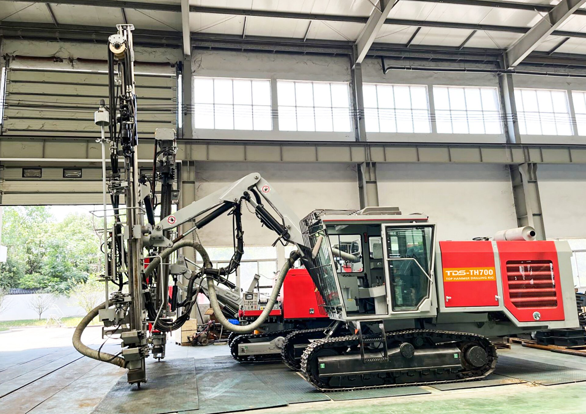 TDS-TH700 Hydraulic Top Hammer Drilling Rig - TDS-Drilling Rig Expert